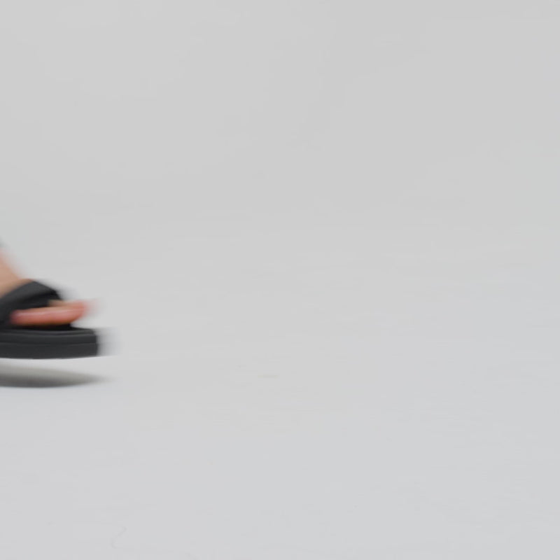 Lochie Sandal // Black